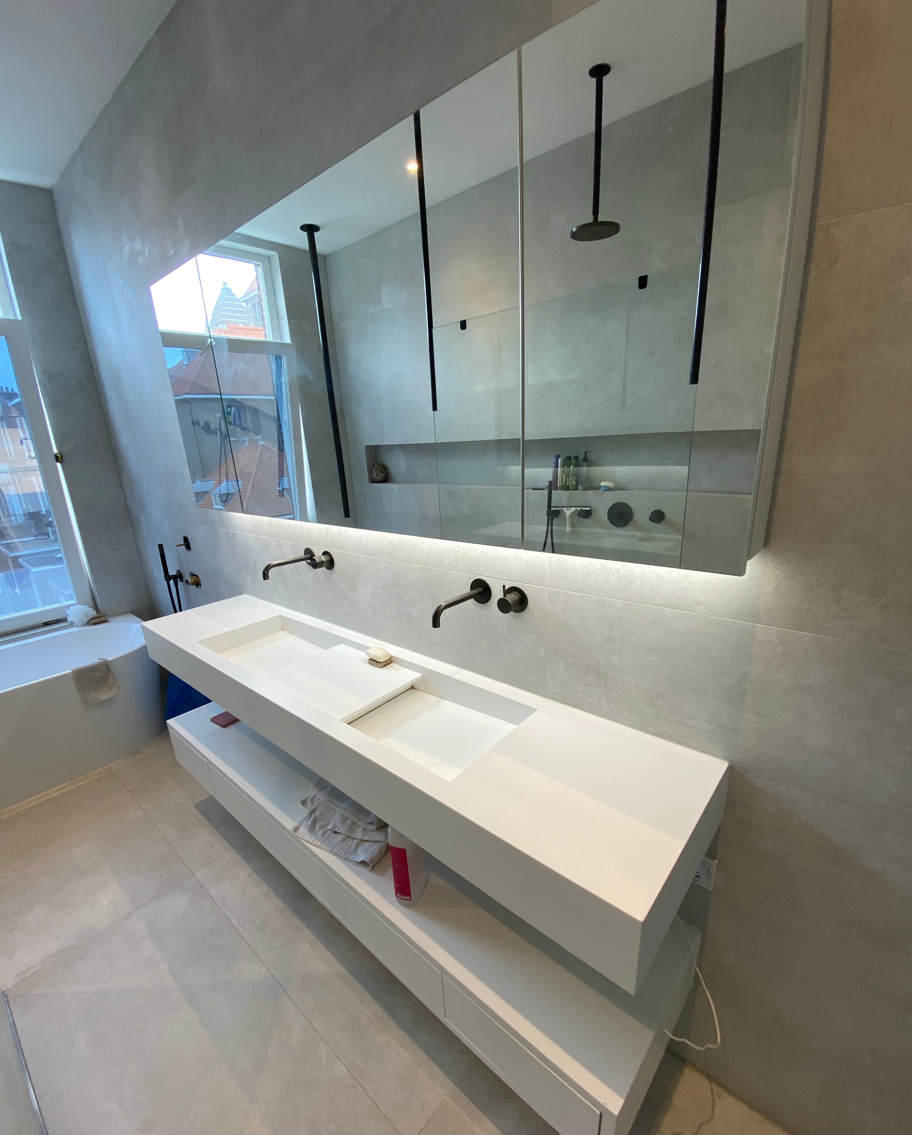 The Bold Beauty of Large Bathroom Tiles. – zero-lab